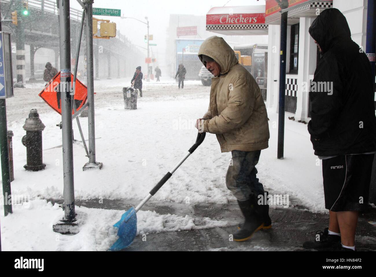 Nyc snow sidewalks hi-res stock photography and images - Alamy