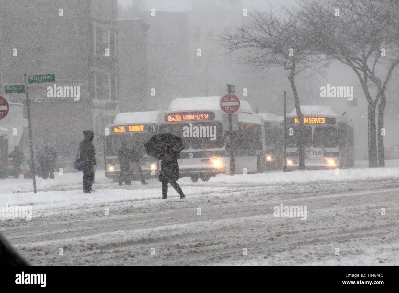 Nyc snow sidewalks hi-res stock photography and images - Alamy