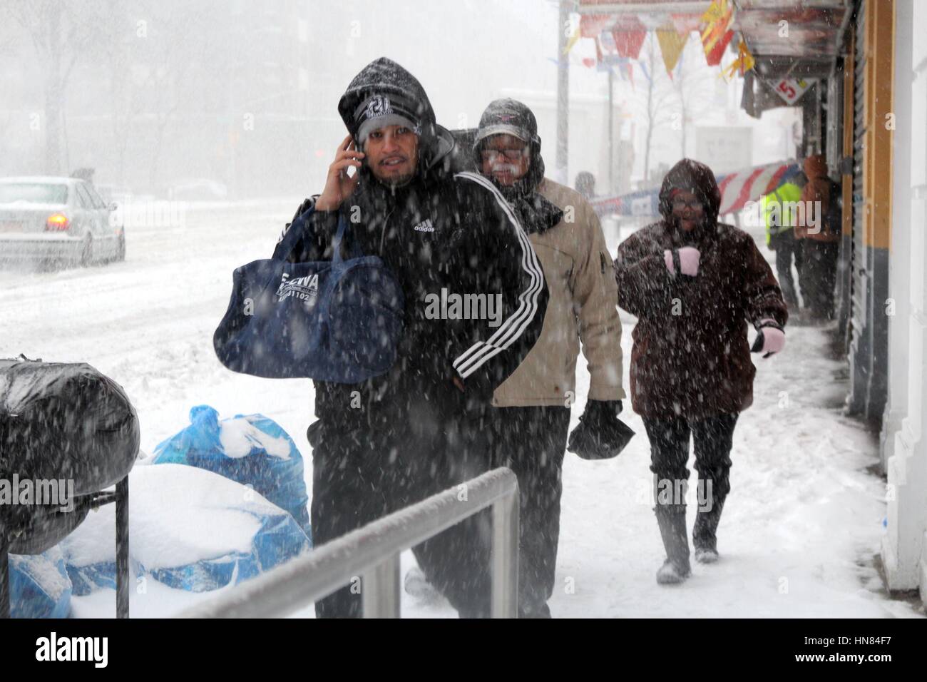Nyc snow sidewalks hi-res stock photography and images - Alamy
