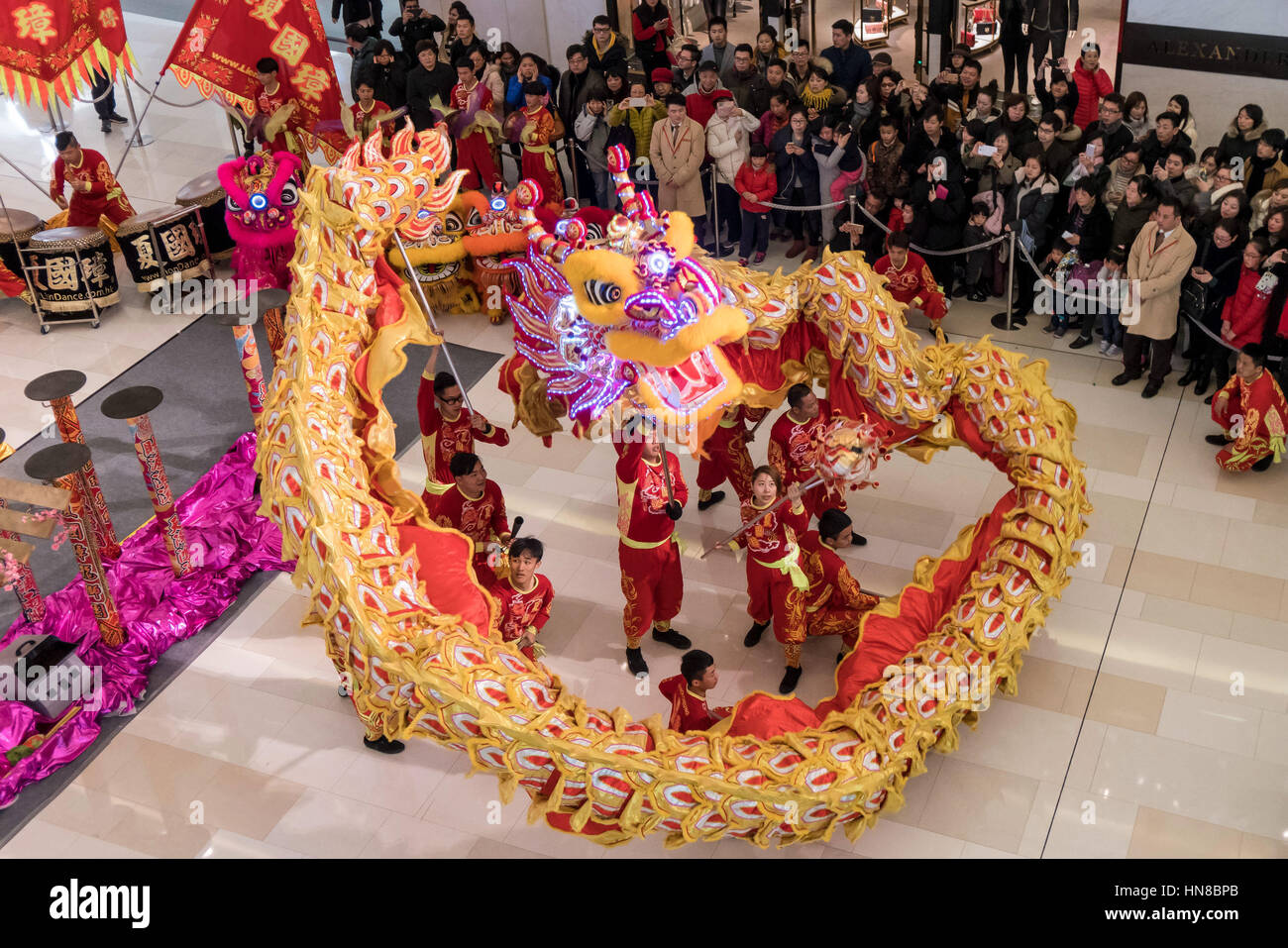 China dragon dance shopping mall hi-res stock photography and images ...