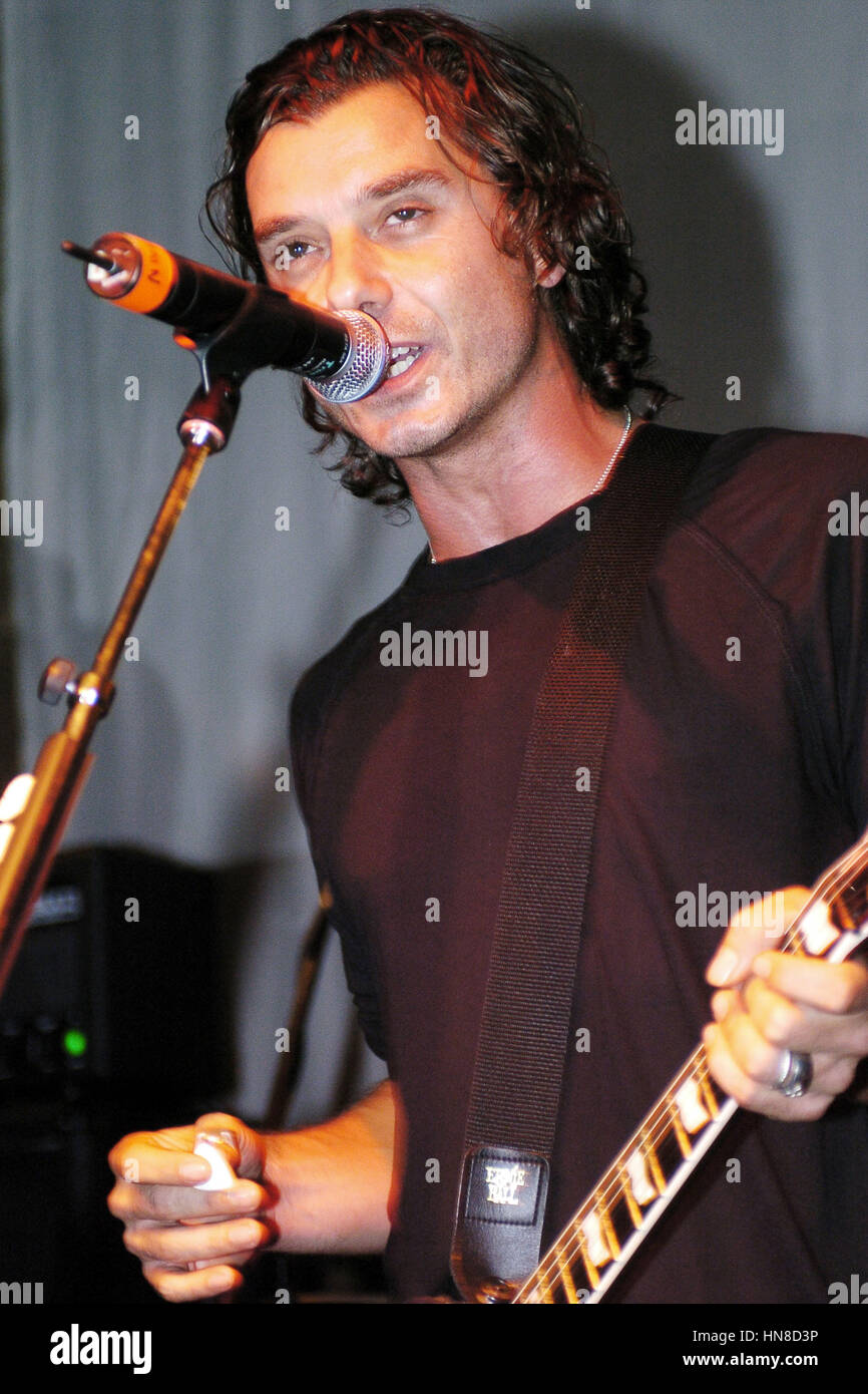 Singer of the bush hi-res stock photography and images - Alamy