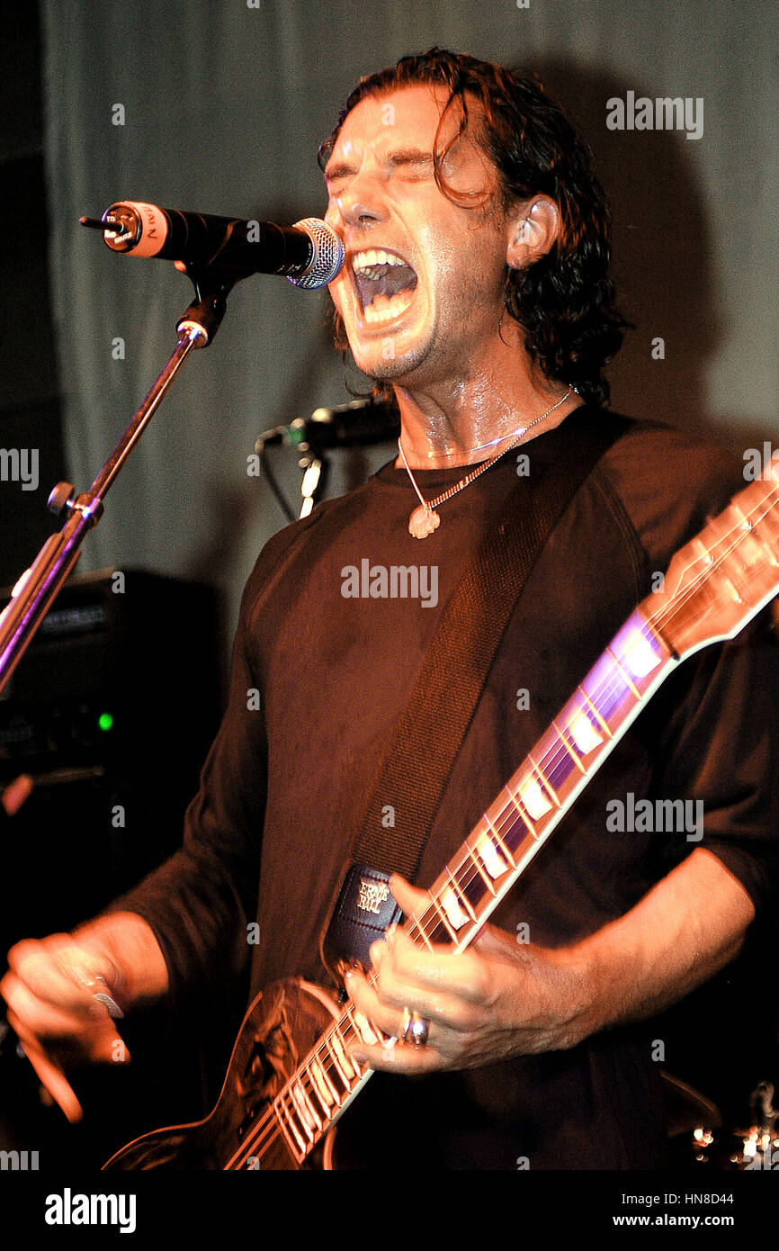 Singer of the bush hi-res stock photography and images - Alamy