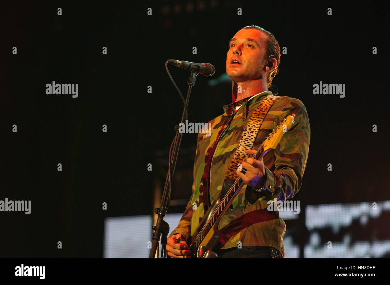 Vocalist And Guitarist High Resolution Stock Photography and Images - Alamy