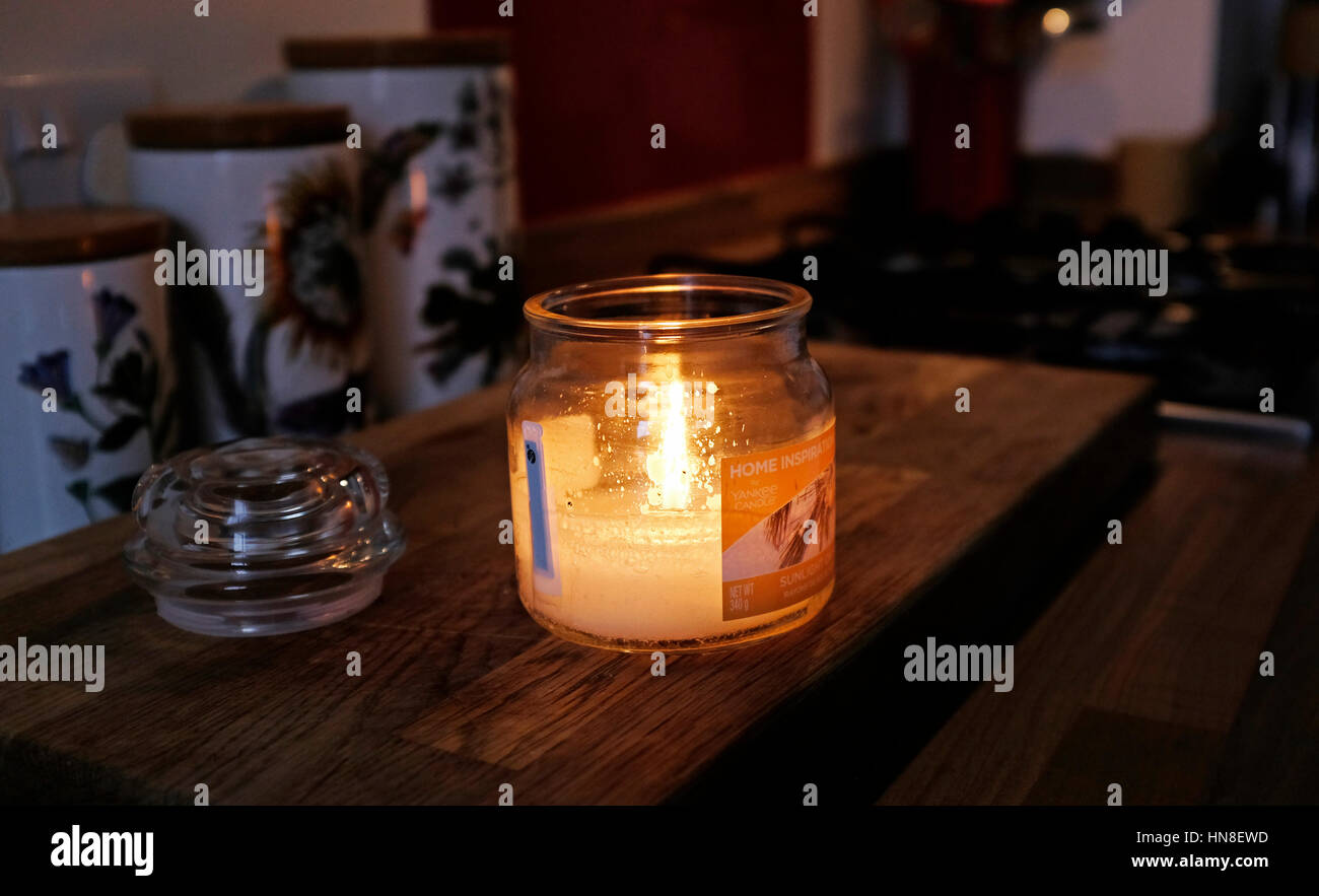 Uk power cut candle hi-res stock photography and images - Alamy