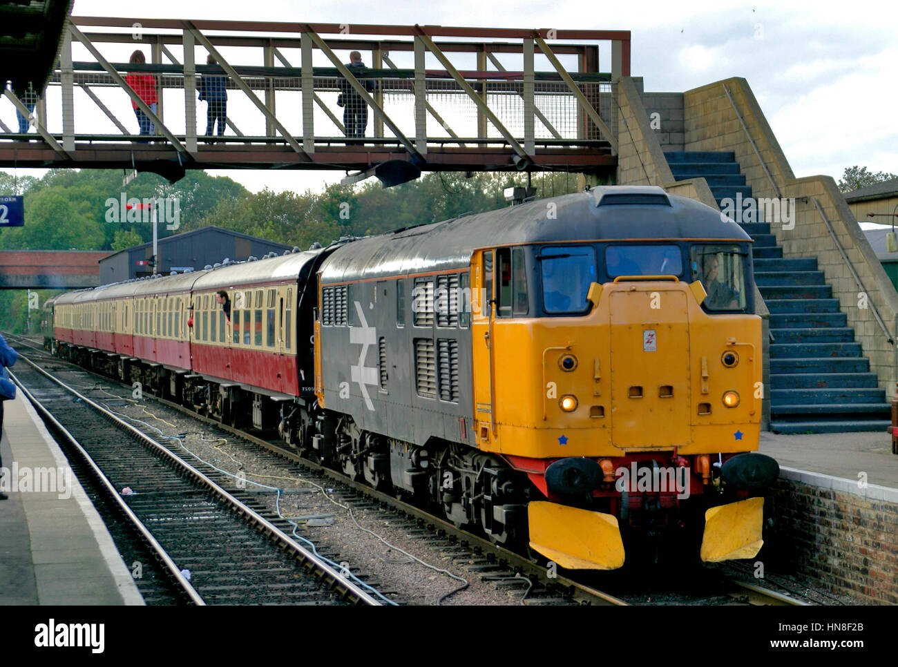 British Rail Class 31 Diesel 31108, leaving Wansford Station, Nene ...