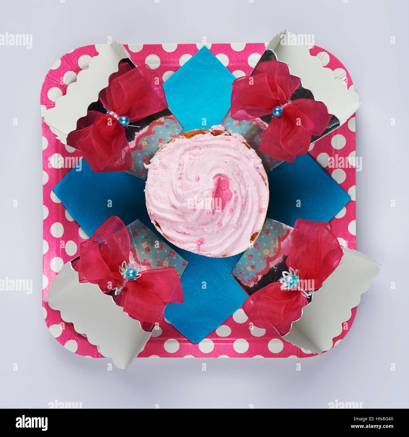 White cake from top hi-res stock photography and images - Alamy