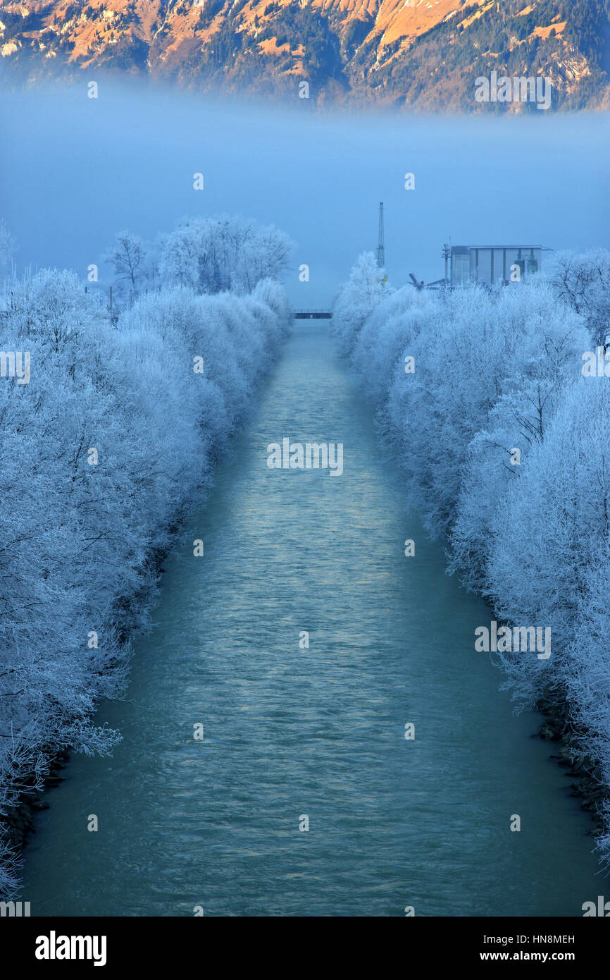 Aare river "meets" Brienz lake ("Brienzersee"), at Brienz village ...