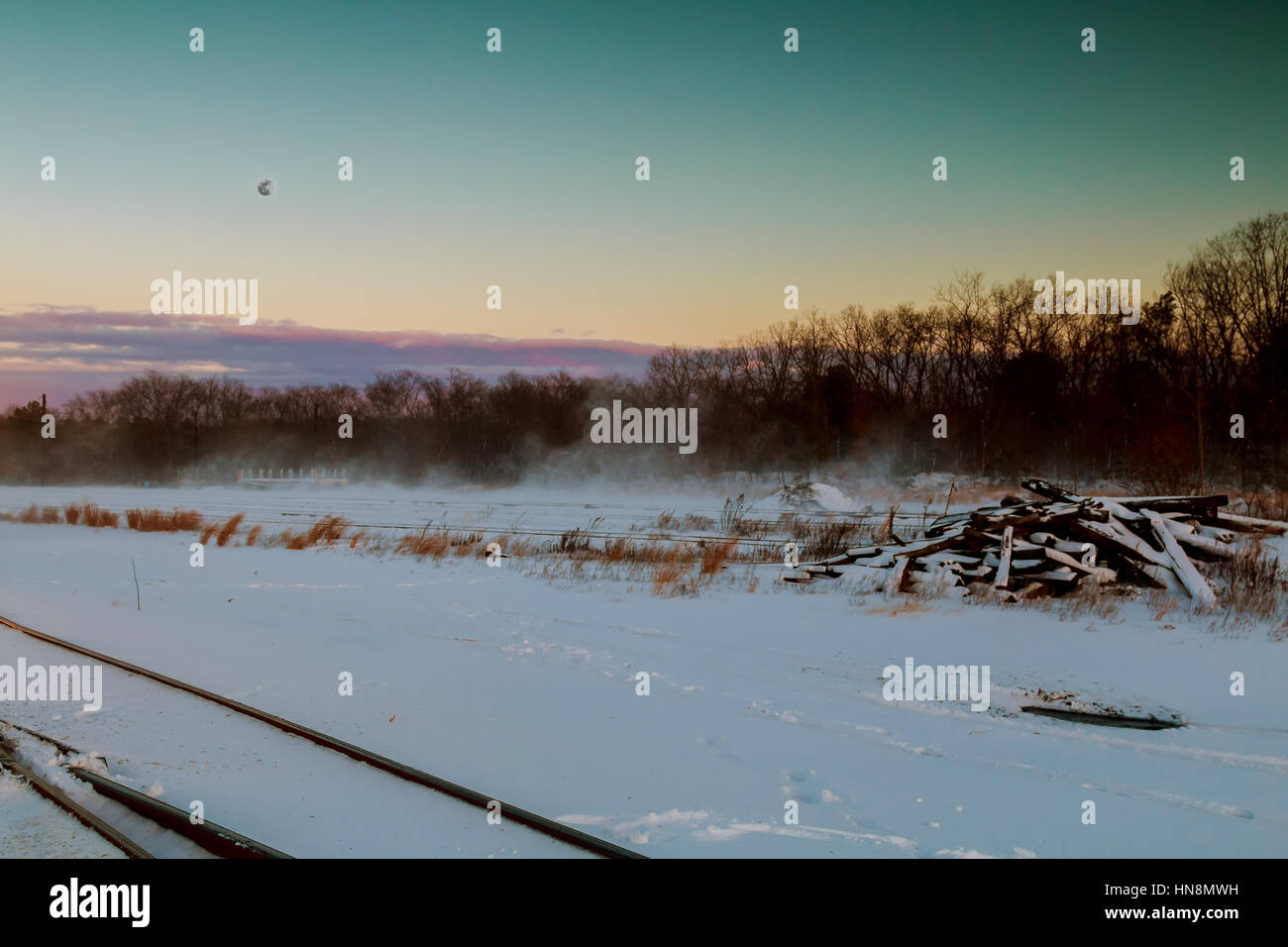 Frosty railway tracks hi-res stock photography and images - Alamy