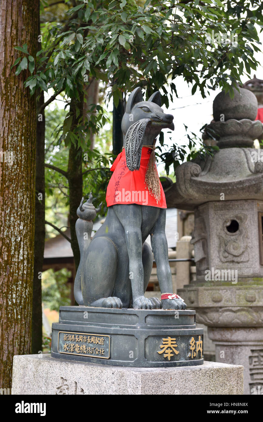 Fox statue in Fushimi Inari Taisha Shrine in Kyoto Japan Stock Photo ...