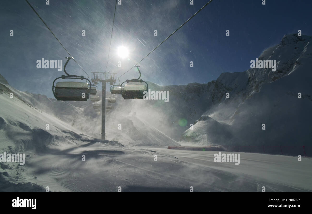 Strong wind mountain top hi-res stock photography and images - Alamy