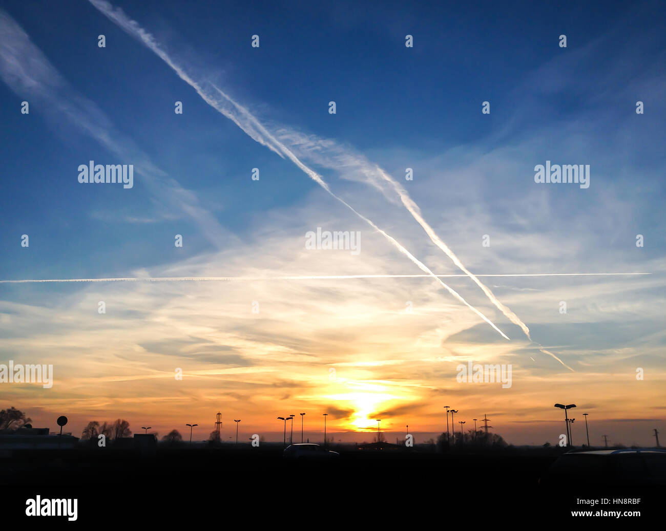 Contrails chemtrail chemtrails contrail hi-res stock photography and ...