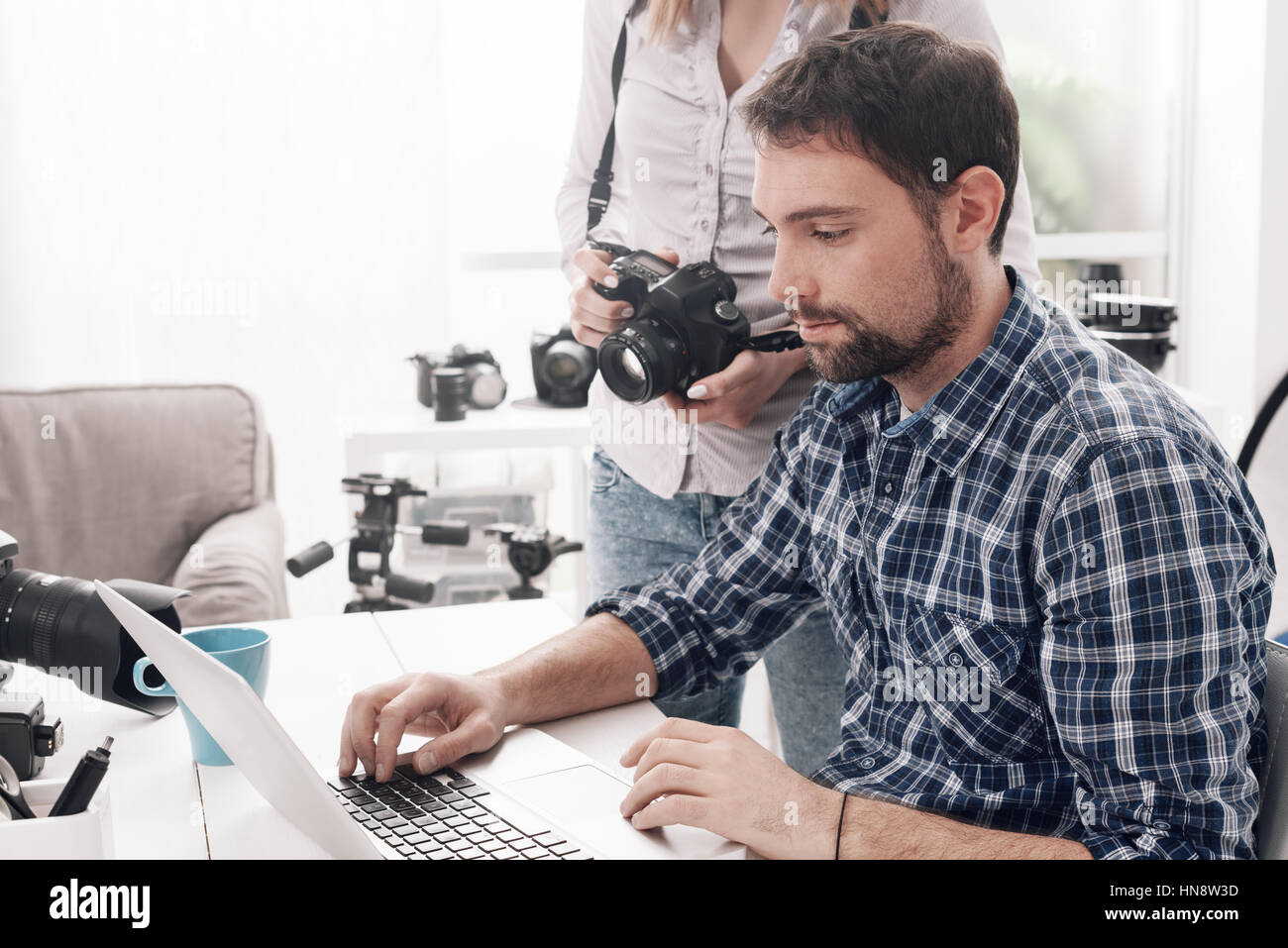 Professional photographer team hi-res stock photography and images - Alamy