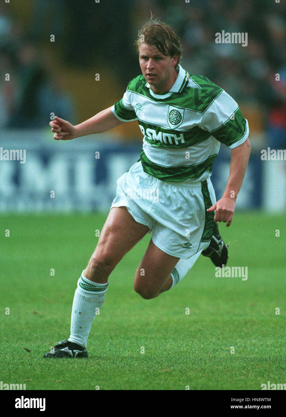 MARK MCNALLY GLASGOW CELTIC FC 02 November 1994 Stock Photo - Alamy