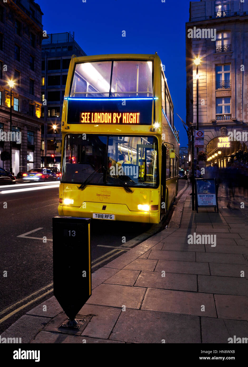 London tourist bus hi-res stock photography and images - Alamy