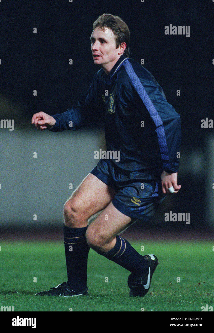 TOMMY BOYD SCOTLAND & GLASGOW CELTIC FC 17 November 1994 Stock Photo ...