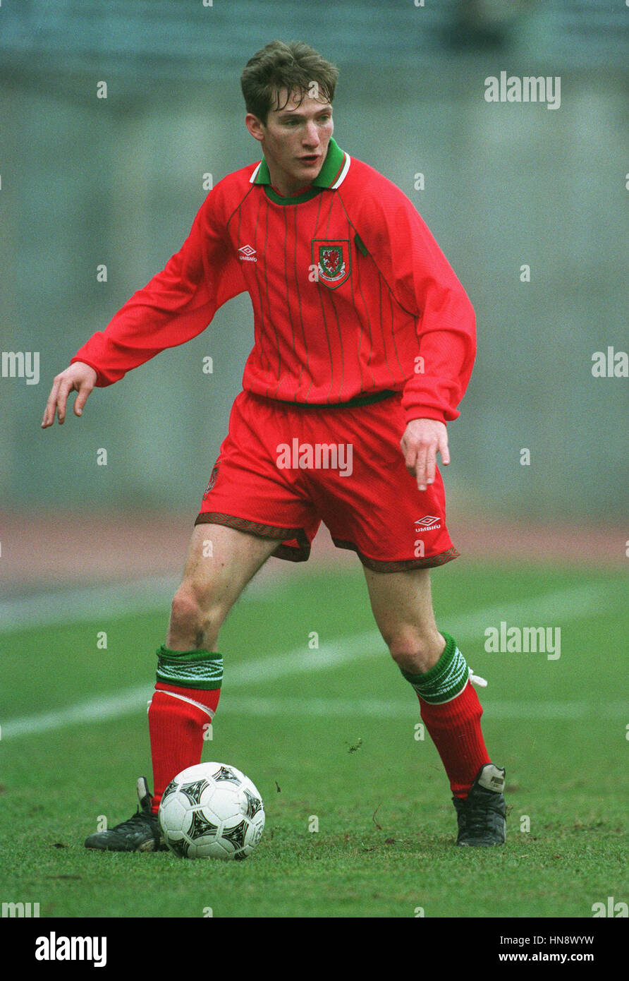 ALAN NEILSON WALES & NEWCASTLE UNITED FC 21 November 1994 Stock Photo ...