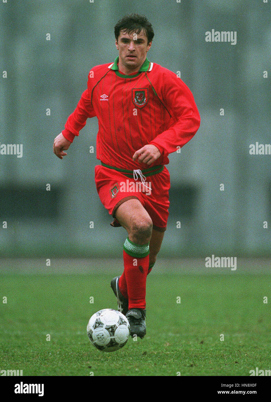Gary speed wales 1994 hi-res stock photography and images - Alamy