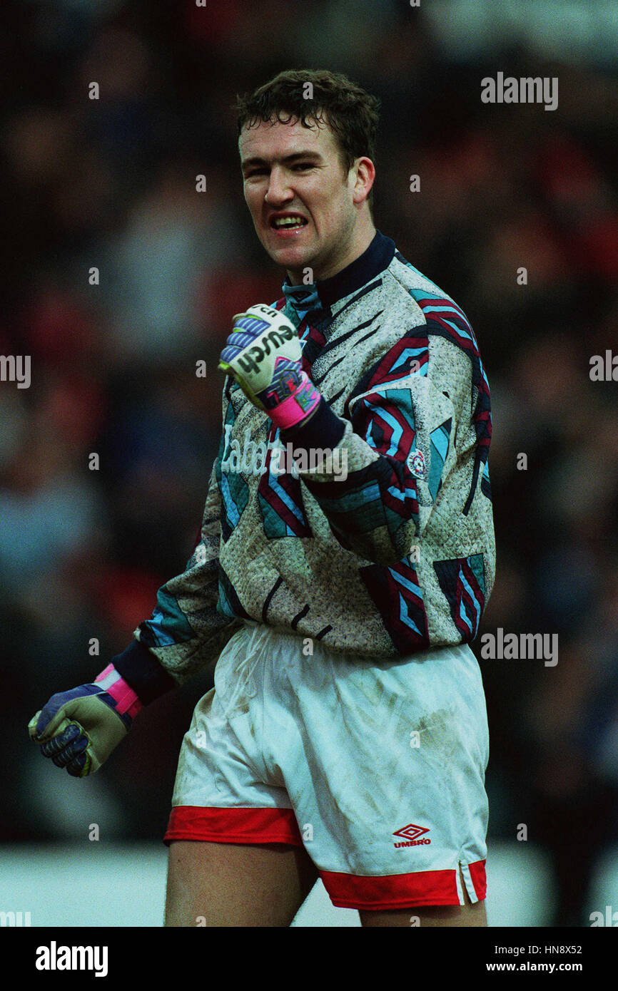 MARK CROSSLEY NOTTINGHAM FOREST FC 07 February 1994 Stock Photo - Alamy