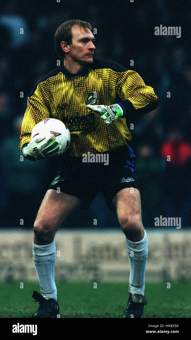 JIM LEIGHTON HIBERNIAN FC 01 March 1994 Stock Photo - Alamy