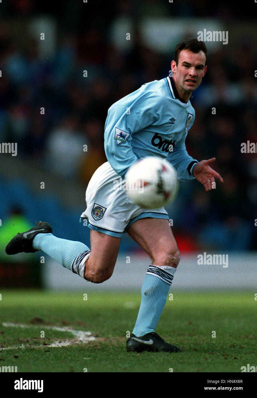 PETER BEAGRIE MANCHESTER CITY FC 08 April 1994 Stock Photo - Alamy