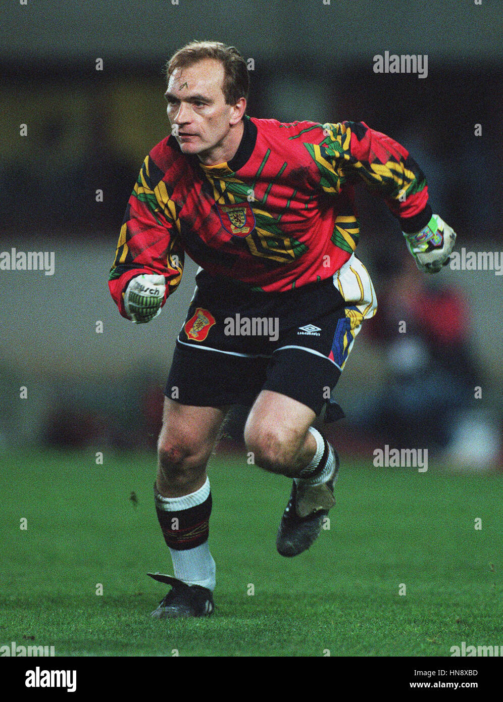 JIM LEIGHTON SCOTLAND & HIBERNIAN FC 21 April 1994 Stock Photo - Alamy