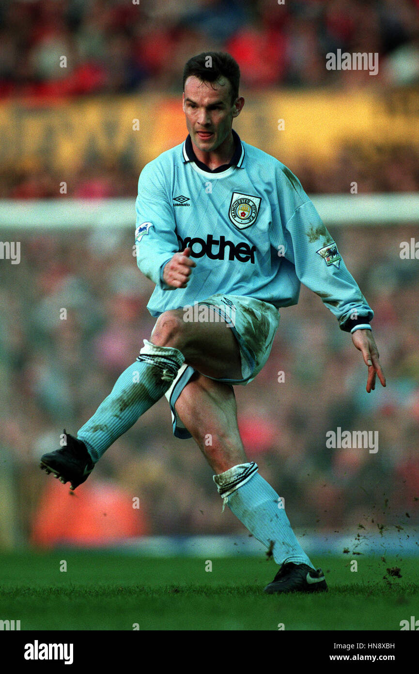 PETER BEAGRIE MANCHESTER CITY FC 25 April 1994 Stock Photo - Alamy