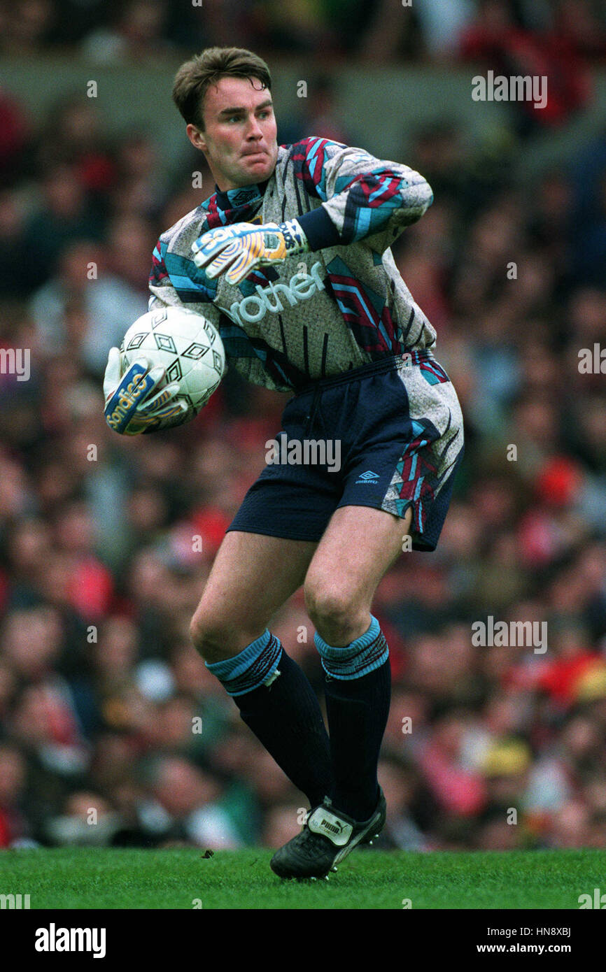 ANDY DIBBLE MANCHESTER CITY FC 25 April 1994 Stock Photo - Alamy