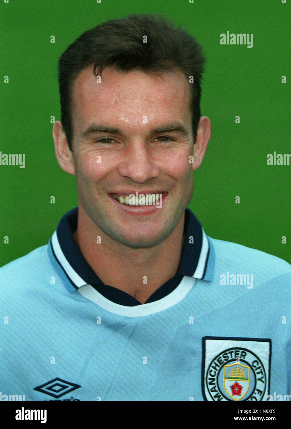PETER BEAGRIE MANCHESTER CITY FC 11 August 1994 Stock Photo - Alamy