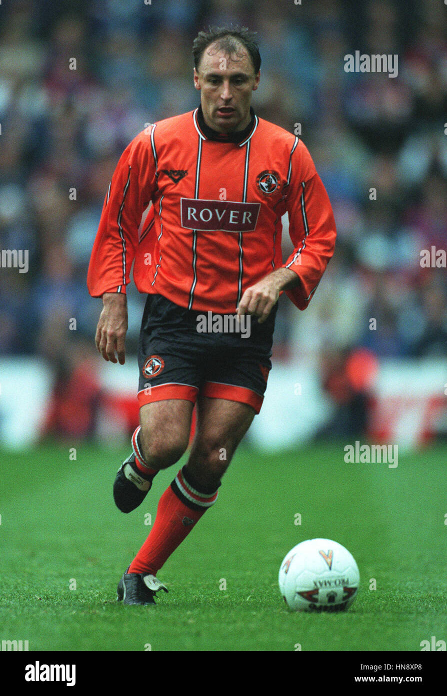 MAURICE MALPAS DUNDEE UNITED FC 10 October 1994 Stock Photo - Alamy