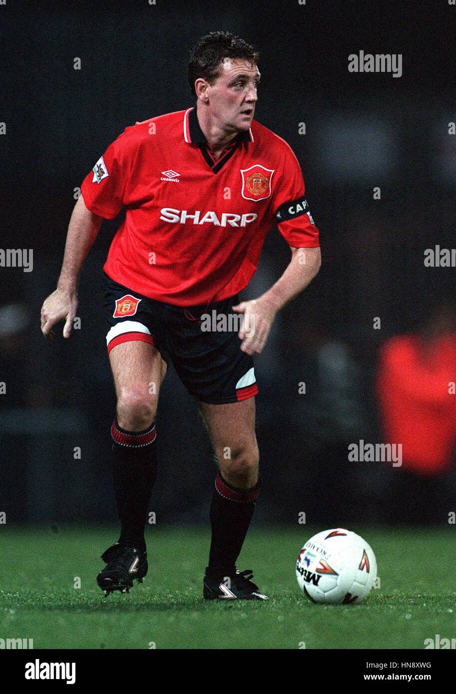 STEVE BRUCE MANCHESTER UNITED FC 24 October 1994 Stock Photo - Alamy