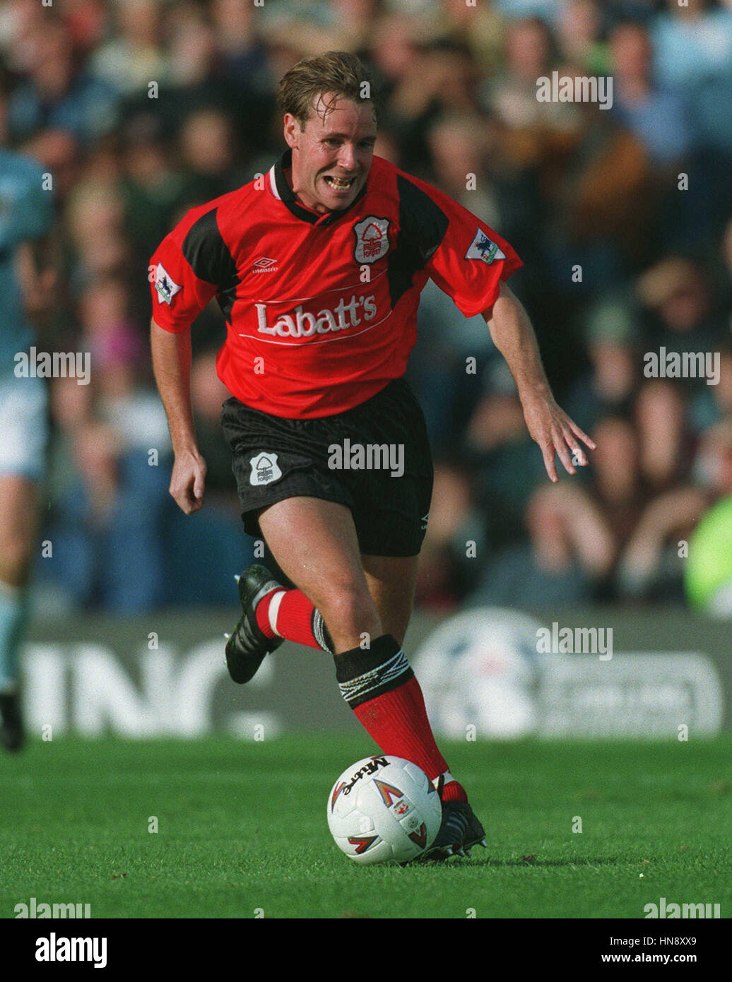 KINGSLEY BLACK NOTTINGHAM FOREST FC 27 October 1994 Stock Photo - Alamy
