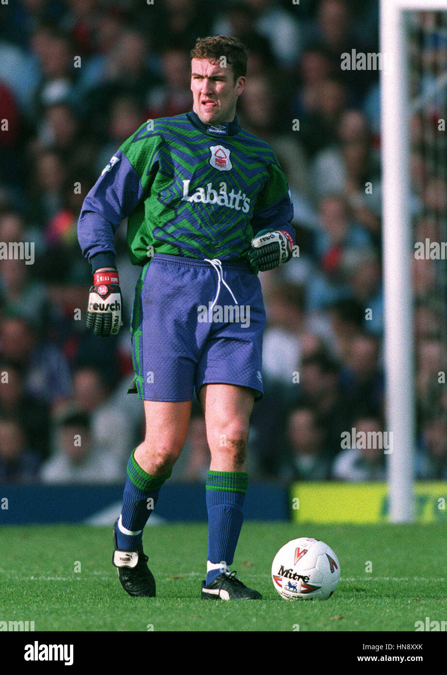 MARK CROSSLEY NOTTINGHAM FOREST FC 27 October 1994 Stock Photo - Alamy