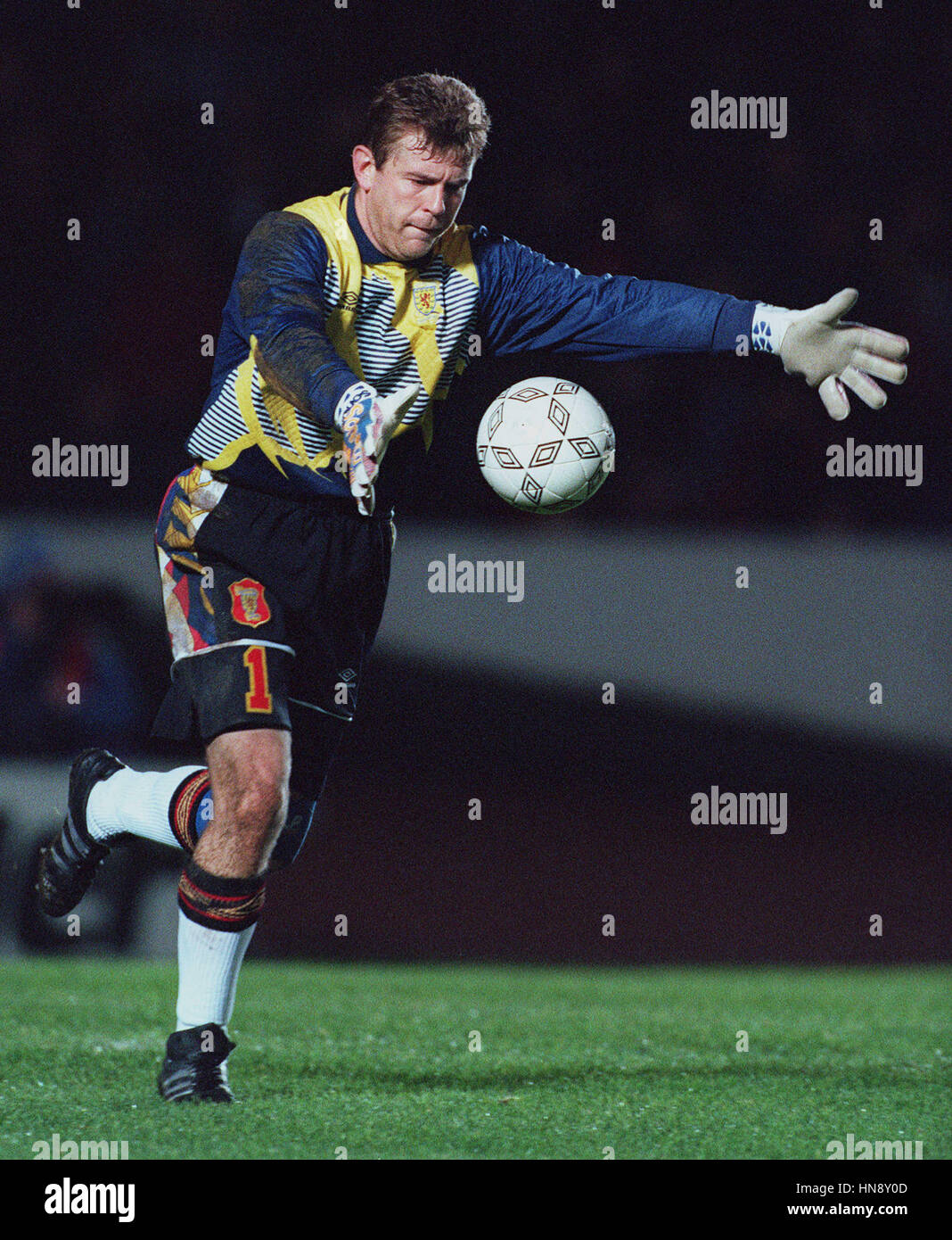 ANDY GORAM SCOTLAND & GLASGOW RANGERS FC 17 November 1994 Stock Photo ...