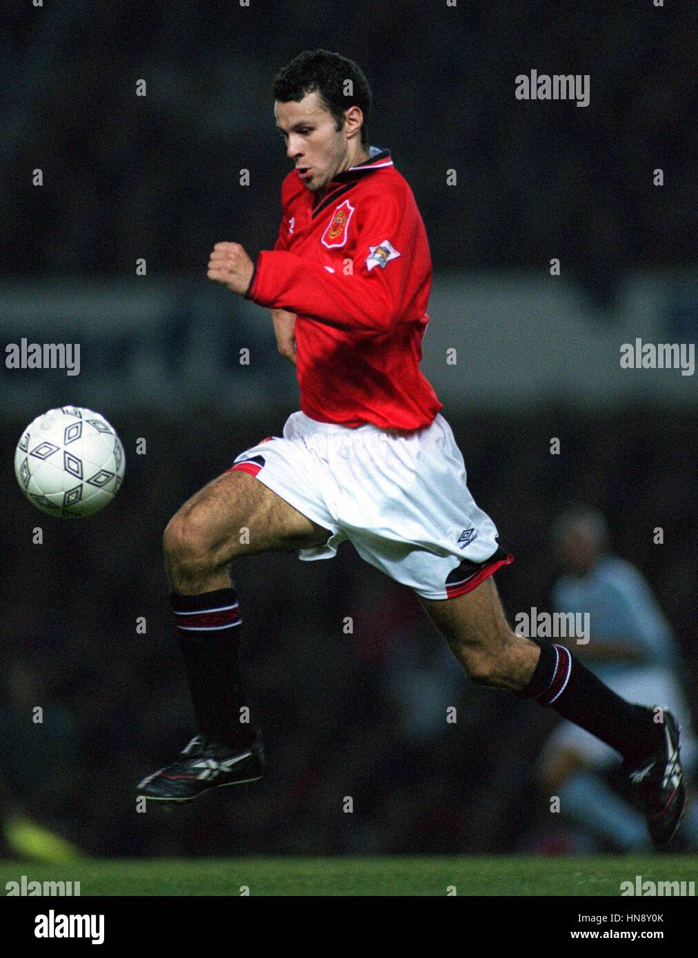 Ryan giggs manchester united 1994 hi-res stock photography and images ...