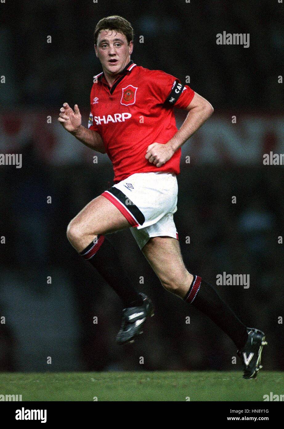 STEVE BRUCE MANCHESTER UNITED FC 24 November 1994 Stock Photo - Alamy