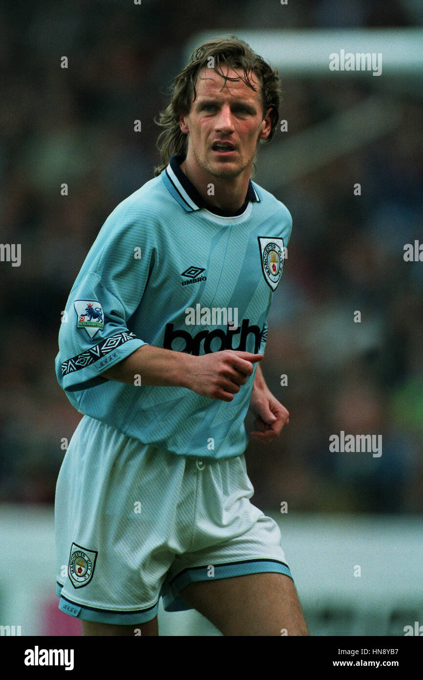 Paul walsh football hi-res stock photography and images - Alamy