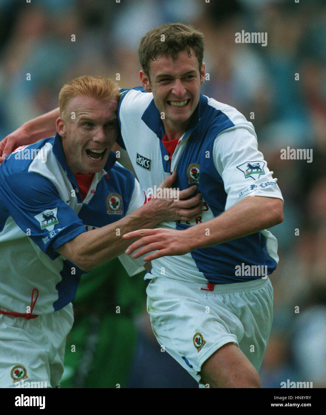 Football celebrating chris sutton hi-res stock photography and images ...
