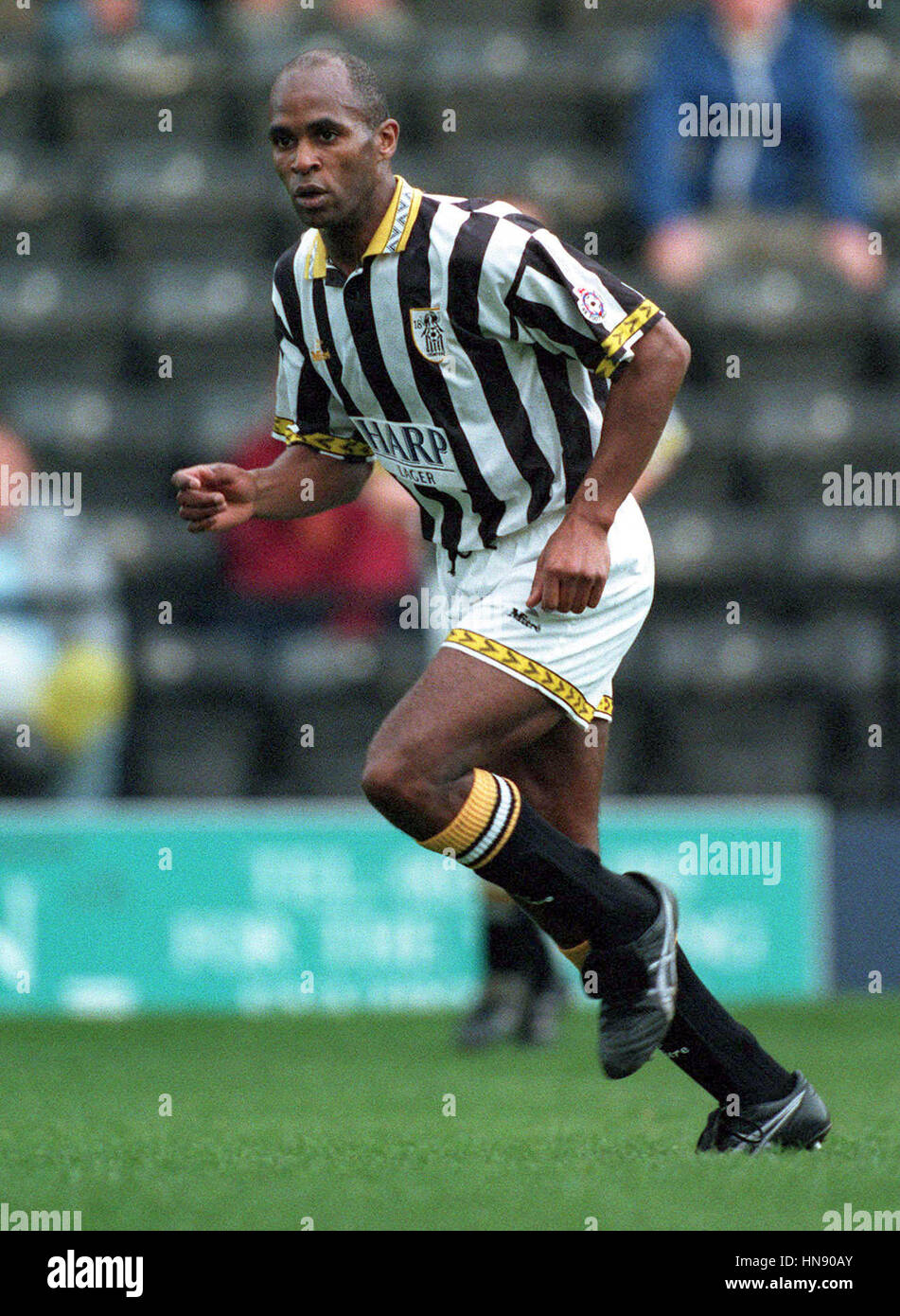 TONY AGANA NOTTS COUNTY FC 24 October 1994 Stock Photo - Alamy