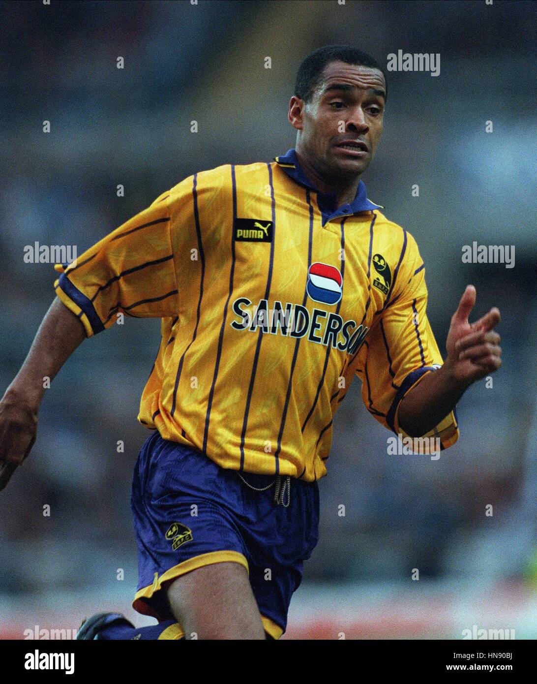 MARK BRIGHT SHEFFIELD WEDNESDAY FC 25 October 1994 Stock Photo - Alamy