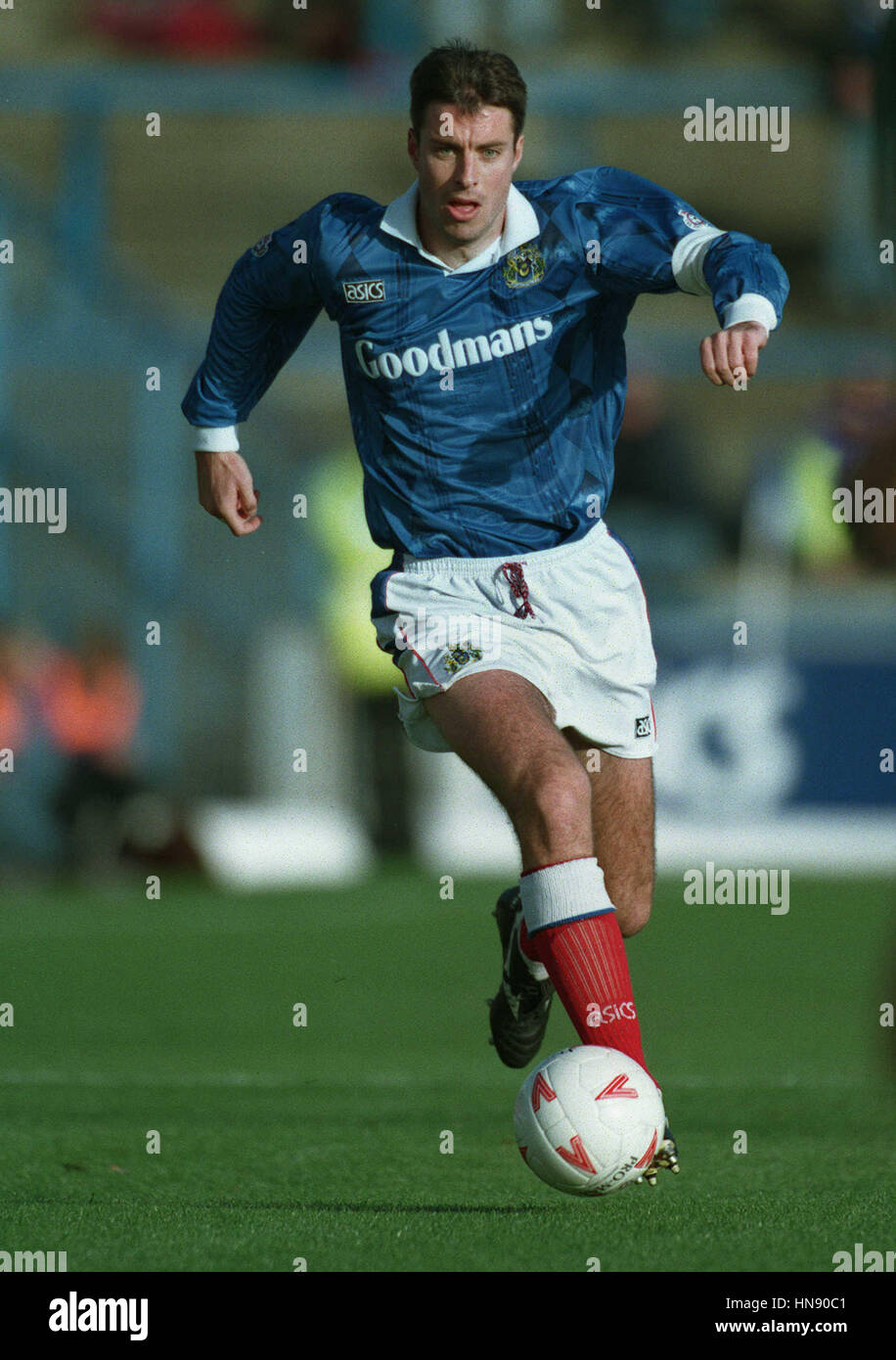 KIT SYMONS PORTSMOUTH FC 26 October 1994 Stock Photo - Alamy