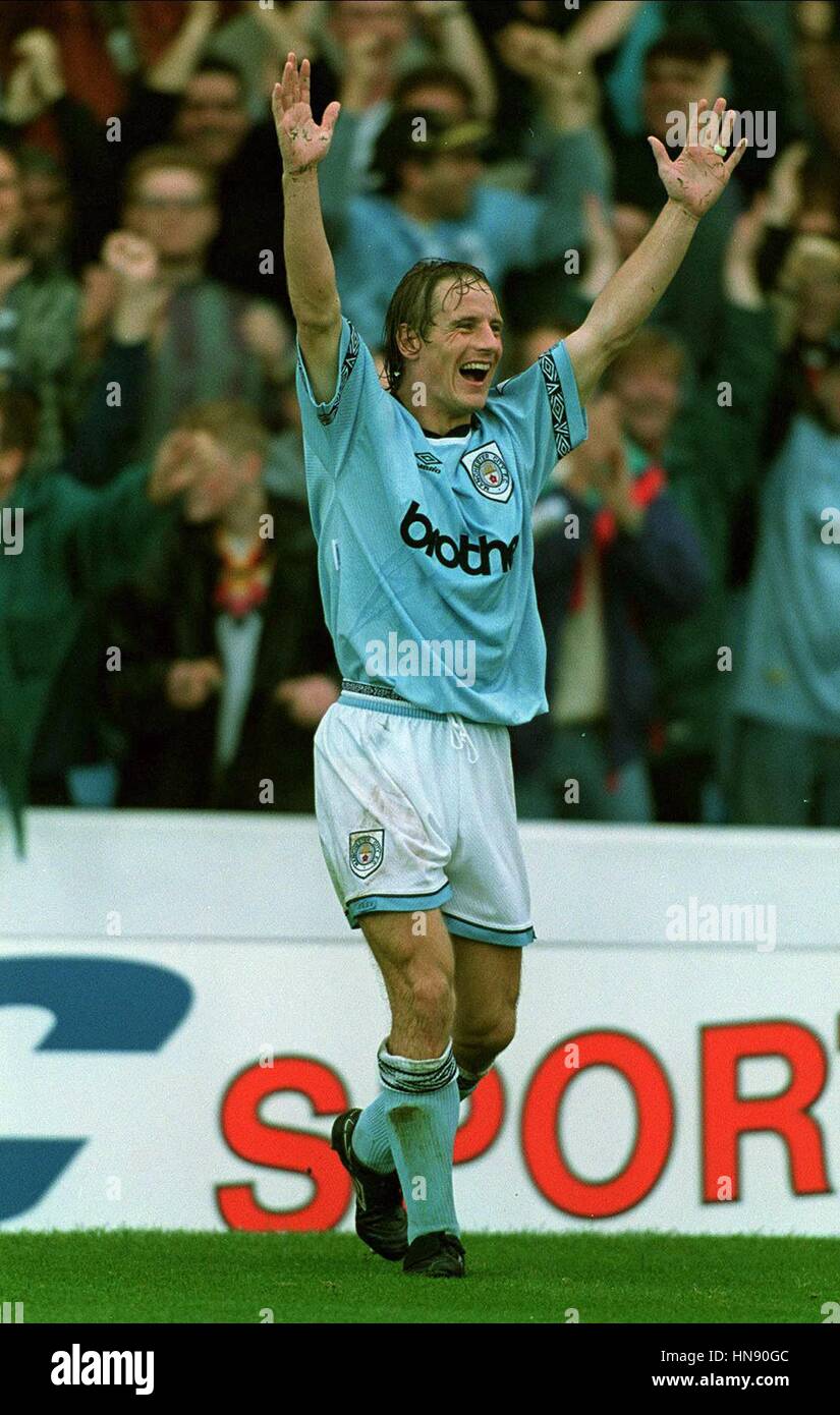 Paul walsh tottenham hi-res stock photography and images - Alamy