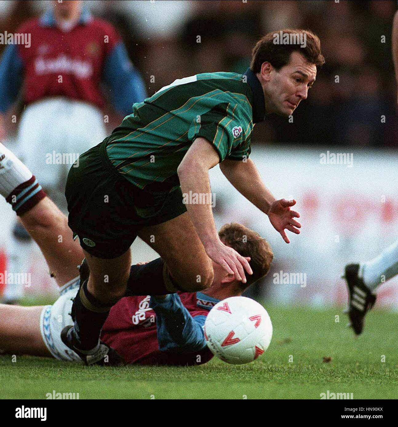Bryan robson middlesbrough 1994 hi-res stock photography and images - Alamy