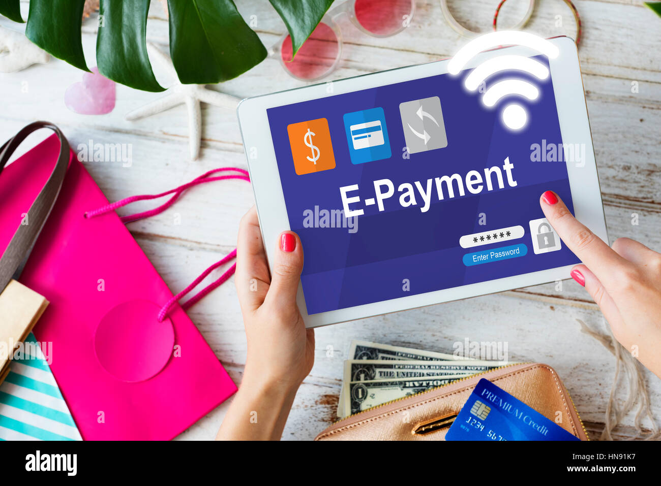 Online banking features hi-res stock photography and images - Alamy