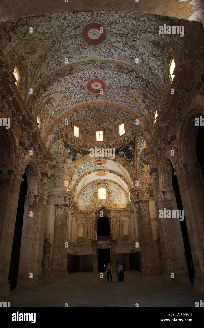 Spanish church interior domed ceiling hi-res stock photography and ...