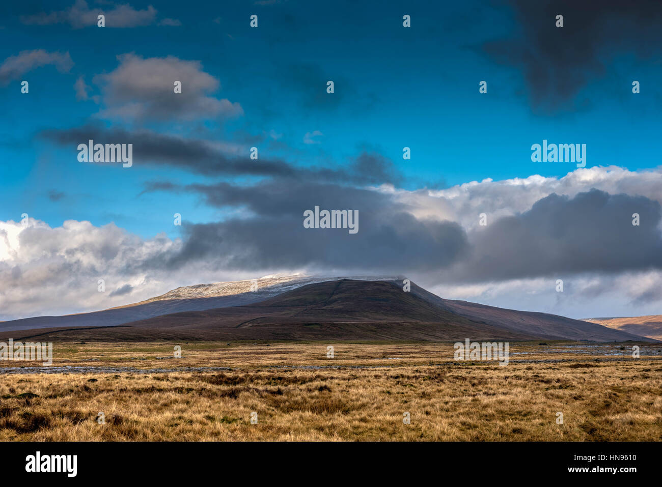 Winter scene whernside in yorkshire hi-res stock photography and images ...
