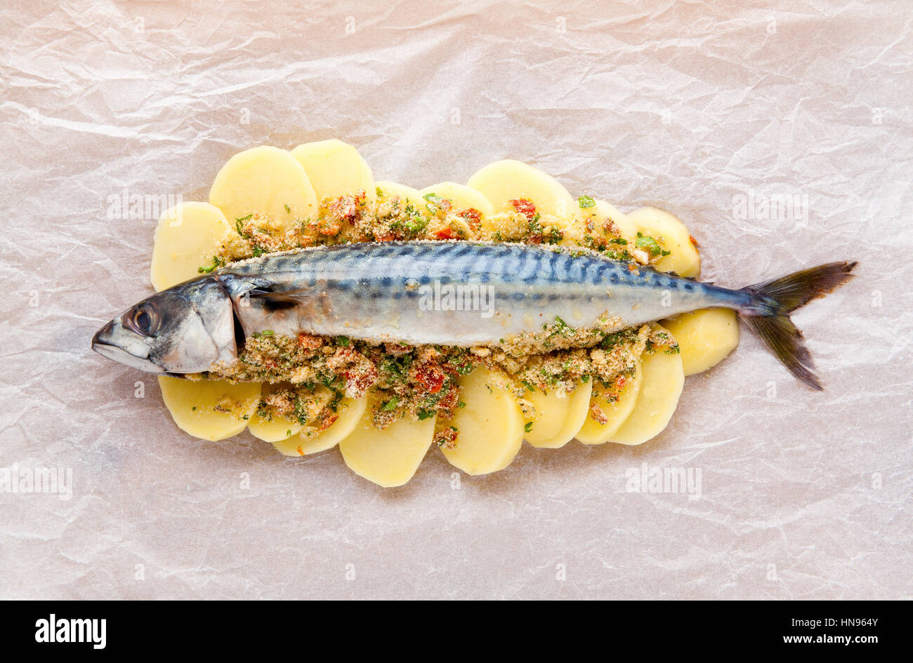 Fish cooked in parchment paper hi-res stock photography and images - Alamy