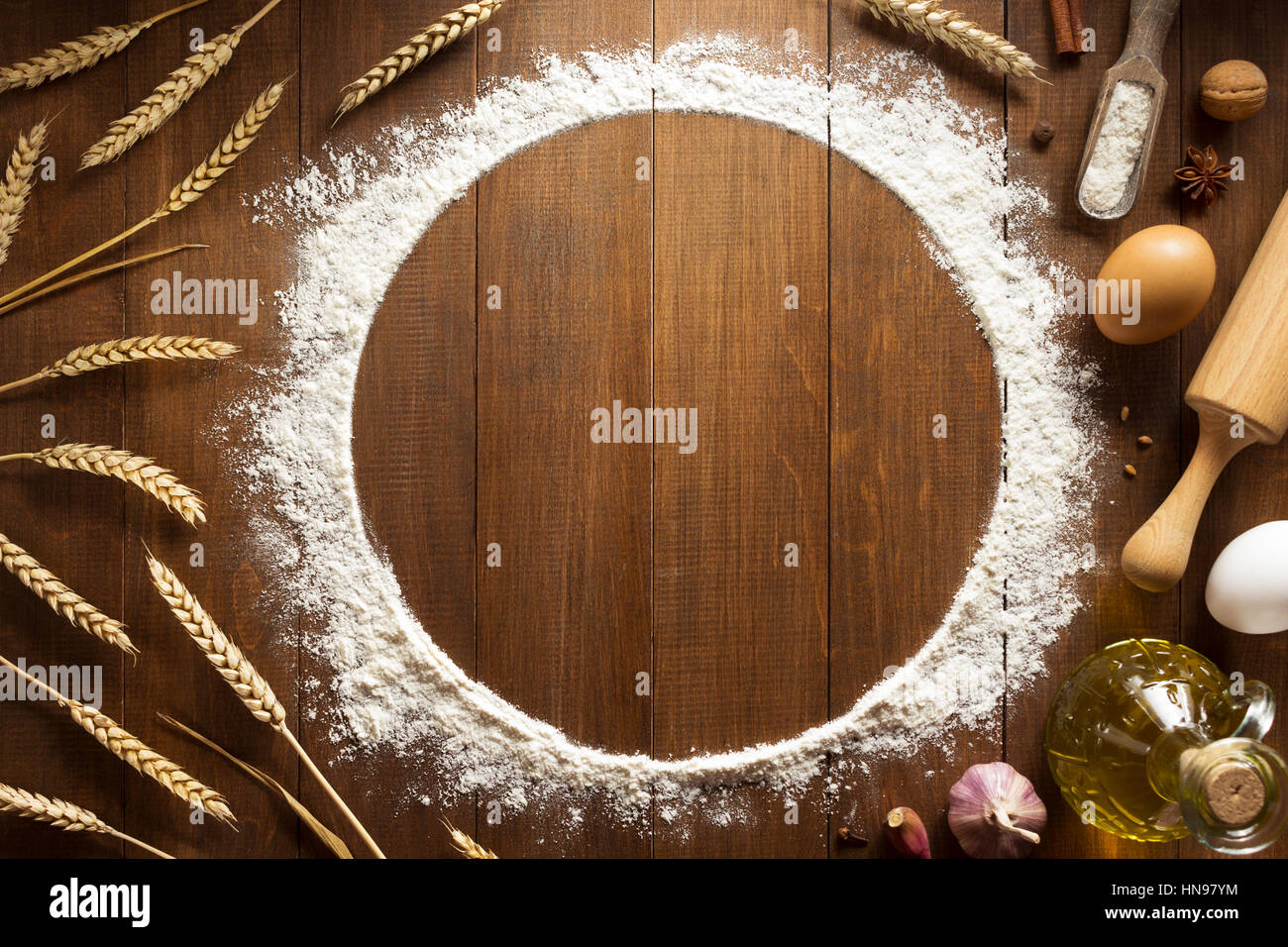 flour powder on wooden background Stock Photo - Alamy