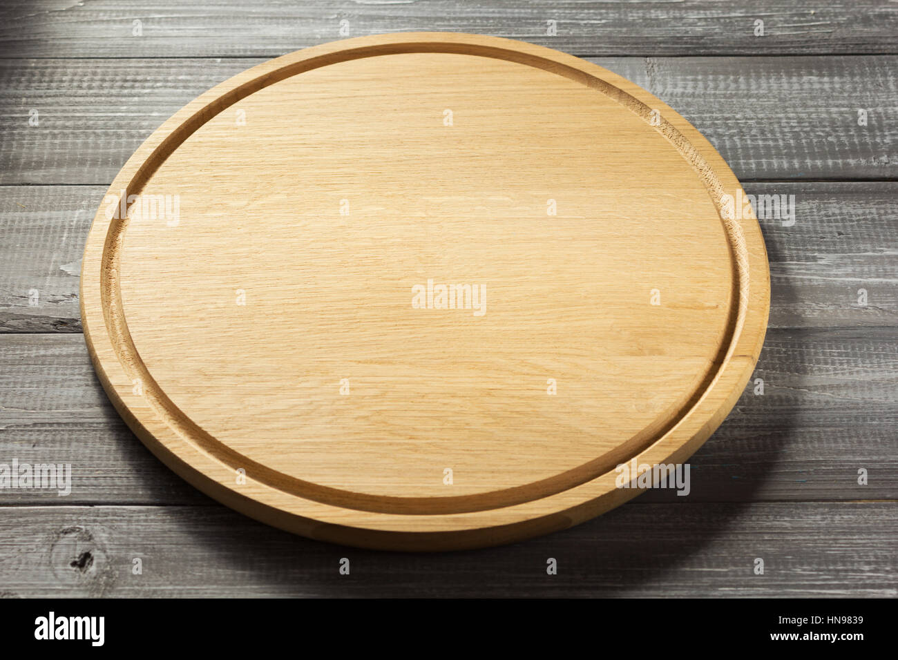 pizza cutting board at table Stock Photo - Alamy
