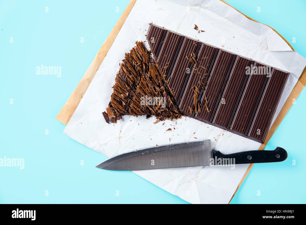 broken chocolate bar and knife chef Stock Photo - Alamy