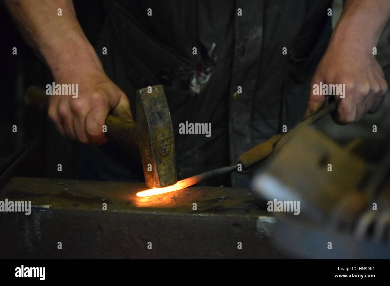 Blacksmith hammer hi-res stock photography and images - Alamy